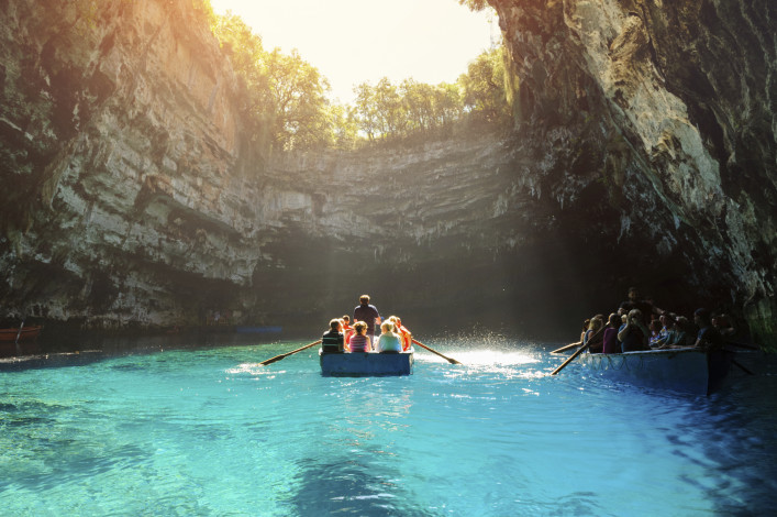 Die Melissani Höhle: Mit dem Boot durch die Grotte Kefalonias