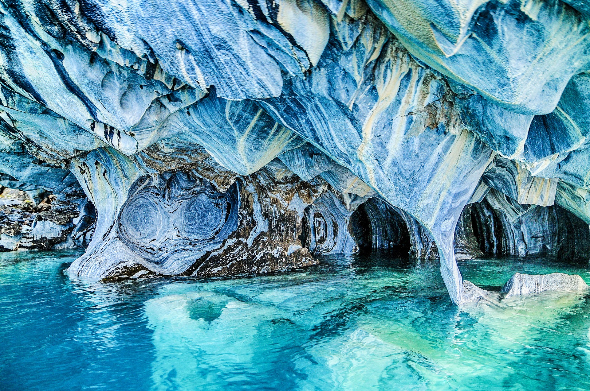 Die atemberaubenden Marble Caves in Chile | Urlaubsguru.de