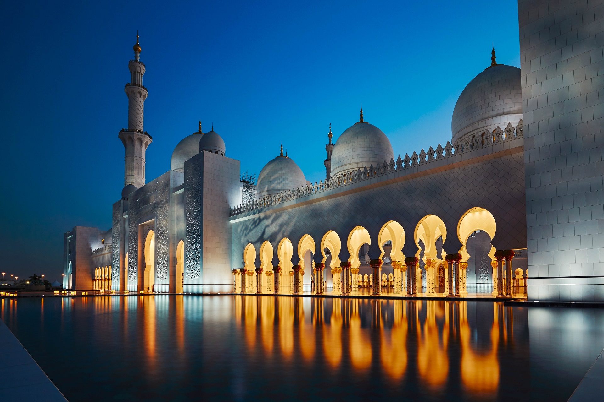 1001 Nacht - Die Scheich-Zayid-Moschee | Urlaubsguru.de 1001 Nacht - Die Scheich-Zayid-Moschee | Urlaubsguru.de