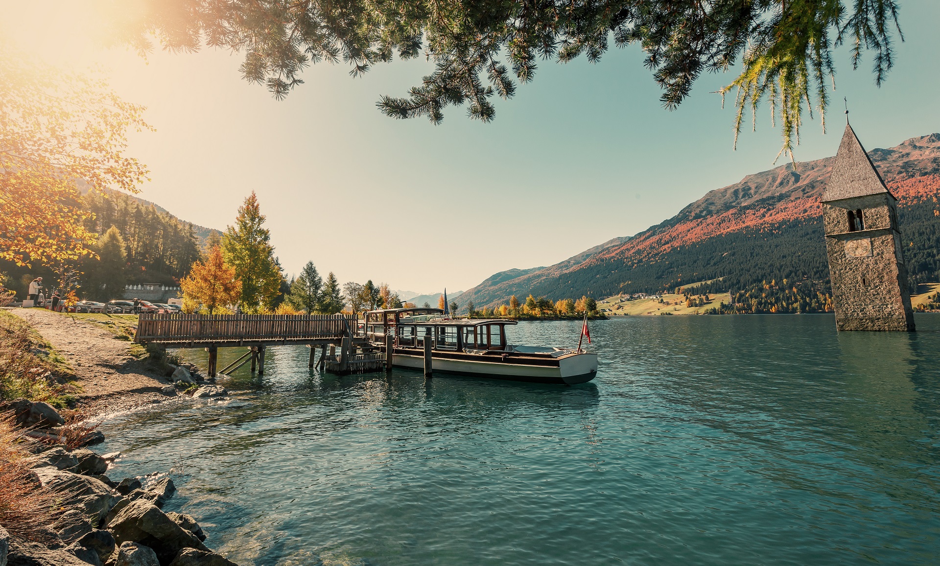 Das versunkene Dorf im Reschensee in Südtirol | Urlaubsguru.de